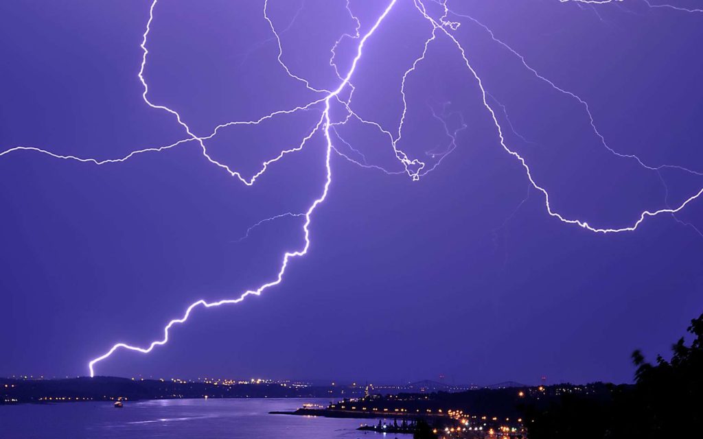 Astuces : Est-ce que les éclairs partent du sol