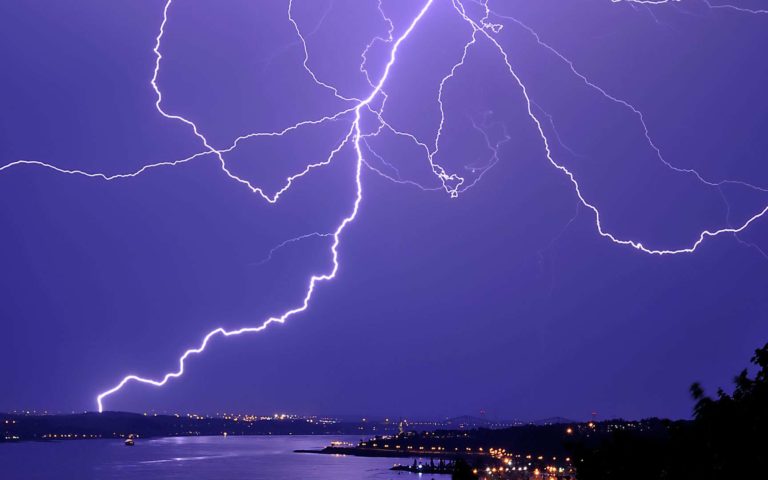 Astuces : Est-ce que les éclairs partent du sol