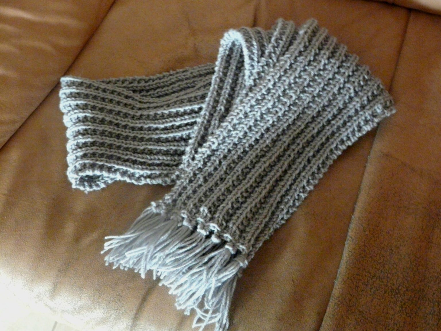 Astuces : Comment faire des franges au bout d'une écharpe