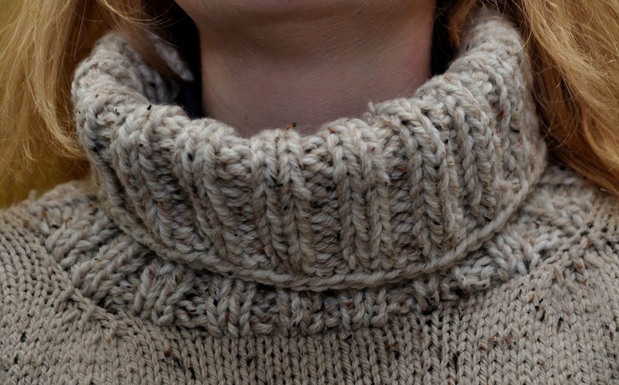 Astuces : Comment couper le col d'un pull